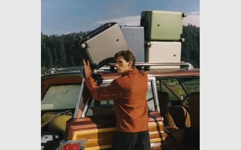 Win a lightweight suitcase | Good To Know Competitions